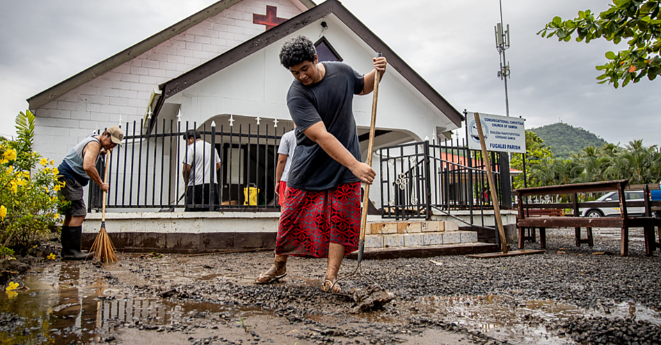Samoa Observer | Fugalei church members in flood clean-up