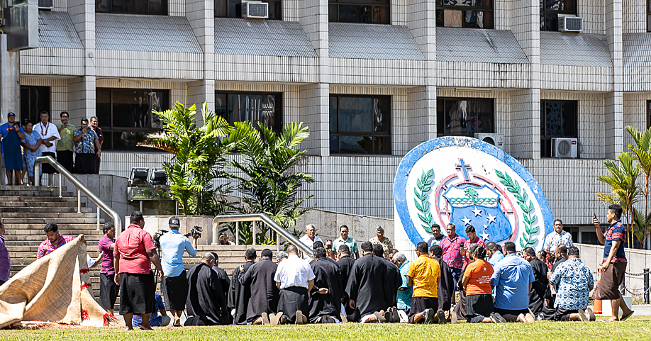 Samoa Observer | Archbishop joins ifoga; asks Govt. for peace