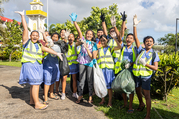 Samoa Observer | Students clean up Apia waterfront