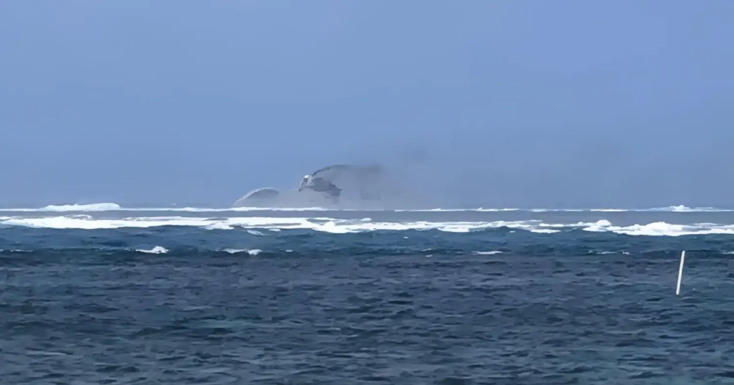 Samoa Observer | Manawanui sinking: Fish covered in oil, huge leak