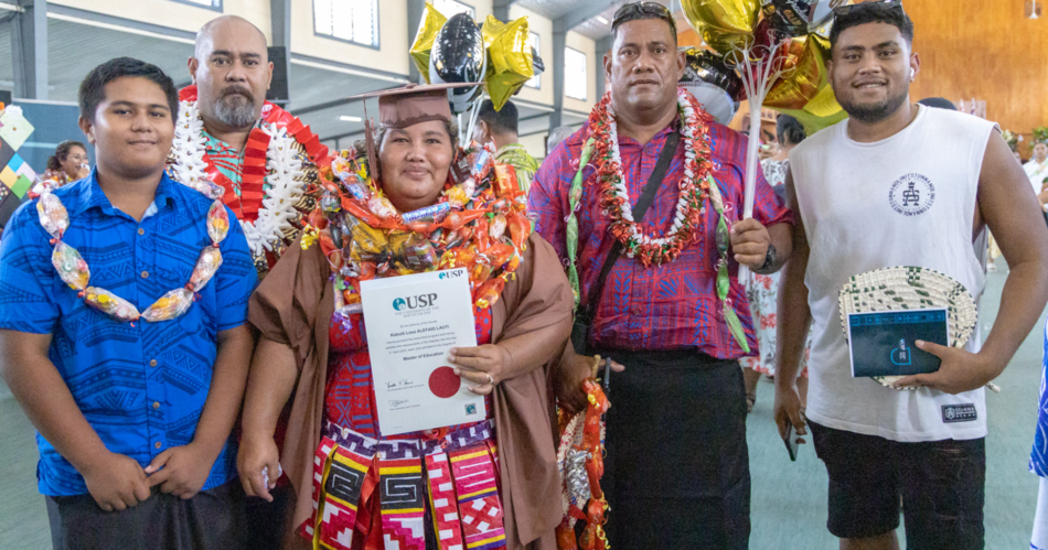 Samoa Observer | Over 100 graduate from U.S.P.