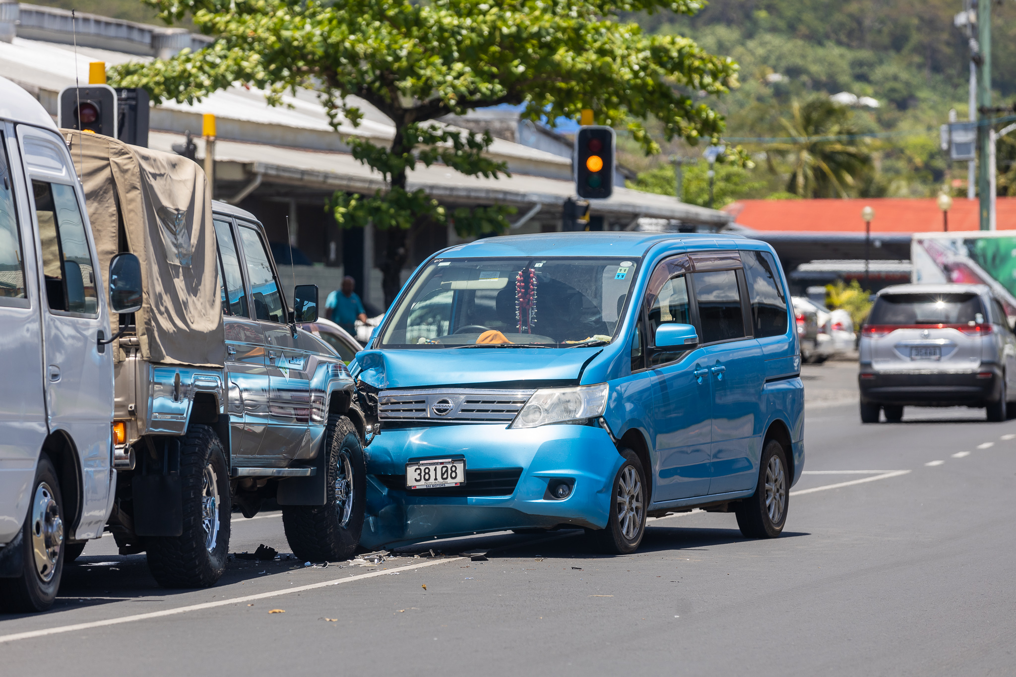 Samoa Observer | Three-vehicle collision holds up traffic on Fugalei