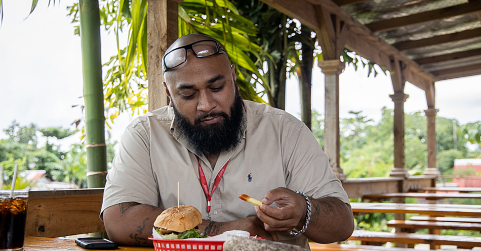 Samoa Observer | Phat Burgers reopens at new venue