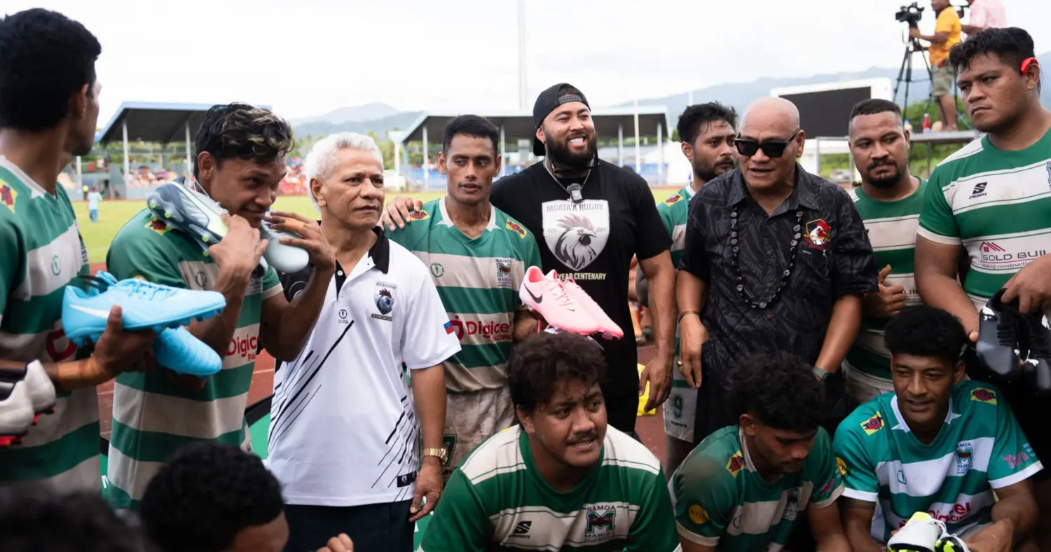 Samoa Observer | Jaden surprises children at Apia Park