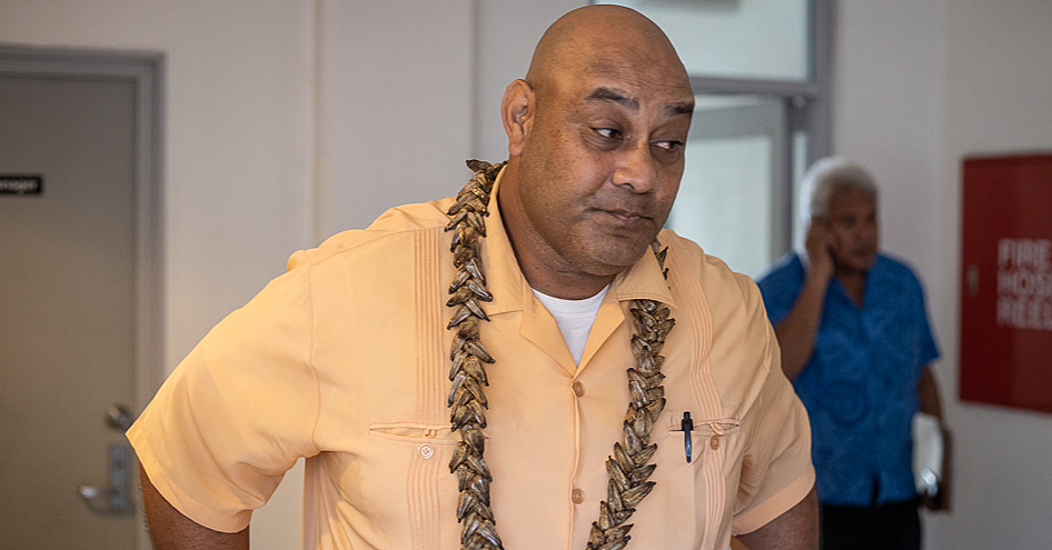 Samoa Observer | Former N.F.L. player Leapai registers for H.R.P.P.