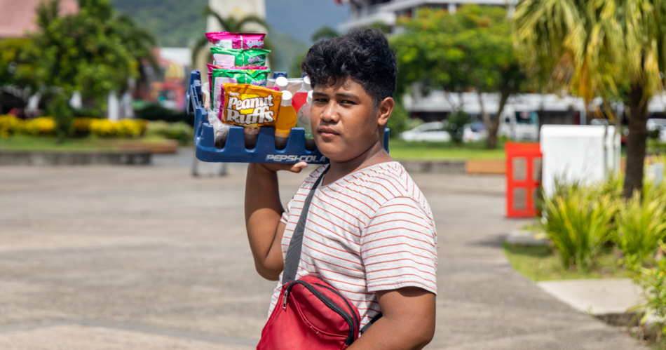 Samoa Observer | Manono-uta teen reveals life into street vending
