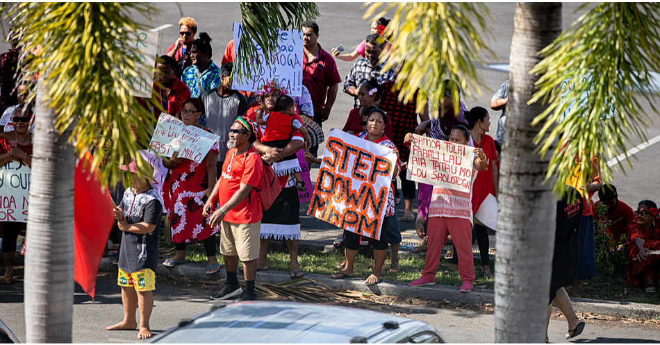 Samoa Observer | S.S.I.G. continue protest not far from court house