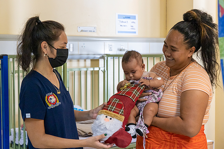 Samoa Observer | Students take Christmas magic to hospital