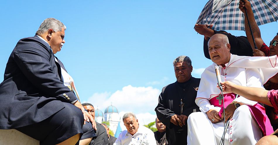 Samoa Observer | Archbishop performs ifoga in front of Govt.